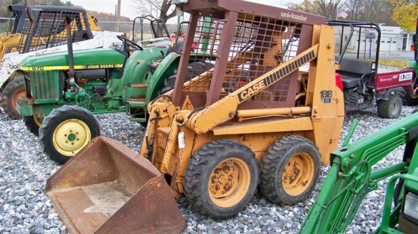 1109: Case 1818 Skid Steer Loader with OROPS : Lot 1109