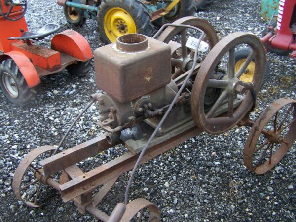 2121: Waterloo Boy 3HP Hit & Miss Gas Engine On Cart : Lot 2121