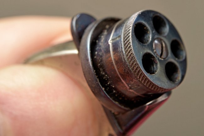 A cased "The five Aces" pin fire ring pistol : Lot 310