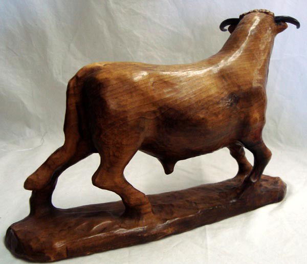 Carved Wooden Bull Statue : Lot 820