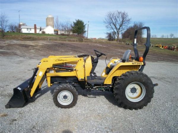 41: CAT CHALLENGER MT265 4WD COMPACT TRACTOR W/LDR : Lot 41