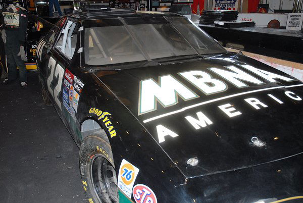 592: 1995 Ward Burton #22 MBNA Nascar Winston Cup Car : Lot 592