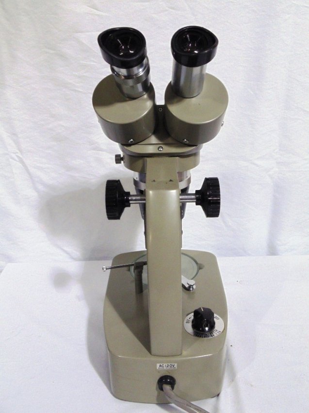 Vintage Kyowa Microscope : Lot 426