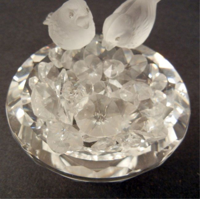 Swarovski crystal bird bath, two birds seated on top, b : Lot 9
