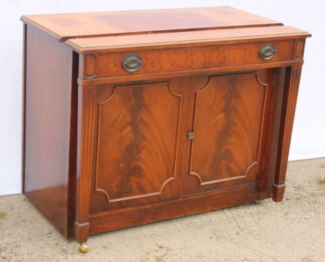 very functional "Watertown Slide Extension Table" : Lot 370