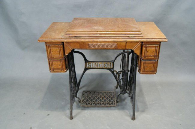 294: Antique Singer sewing machine ca 1890's : Lot 294