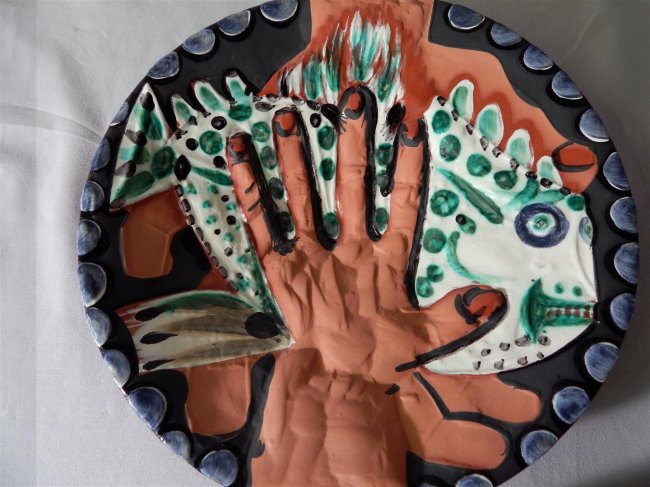 Pablo Picasso Hands with Fish Plate : Lot 51