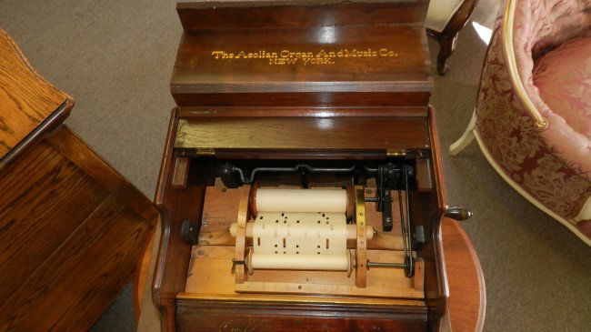 nice antique hand crank table top Aeolian organ, with : Lot 243